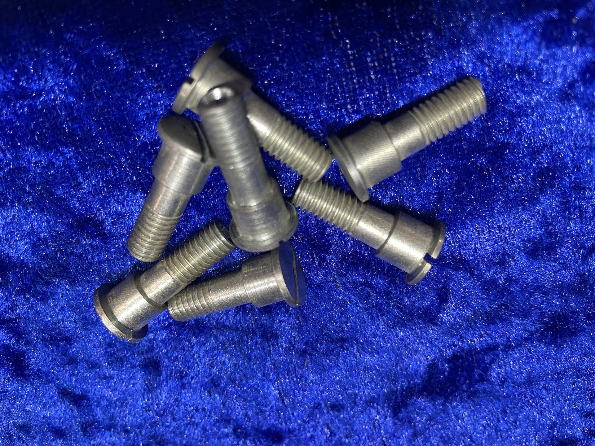 Pivot Screw (Gear Lever) (NOS): 16-12-686-01 / 161268601 | HVA-Factory